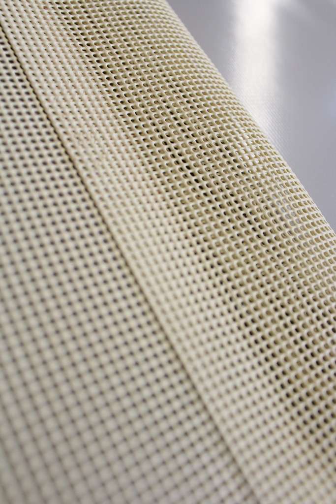 PVC Netz mit Saum und ohne Ösen, beige | PVC Planen nach Maß in der Schweiz